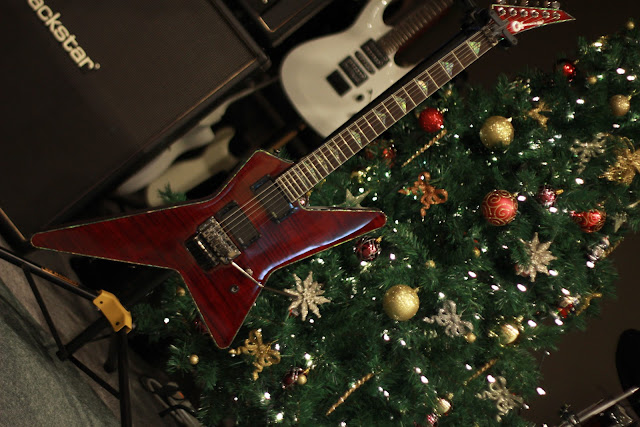 CRINSON MUSIC AND GUITARS: Charvel DST-1 FR Trans Red Desolation Star