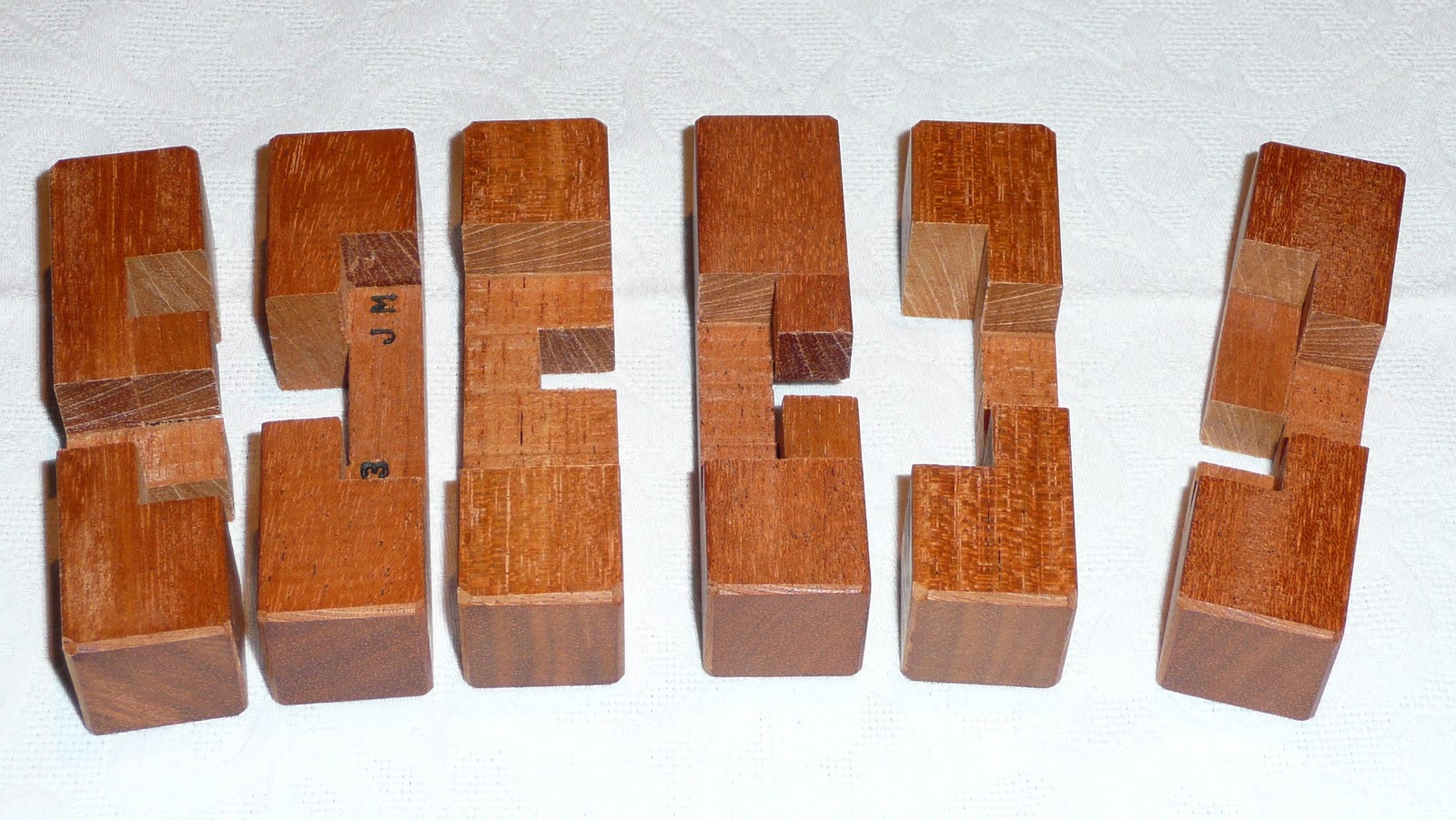 6 Piece Wood Block Puzzle Solution / All the pieces of this puzzle.