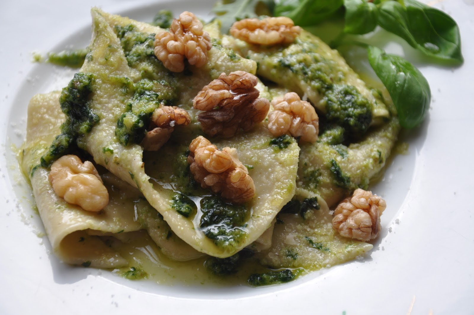 A Taste of Italy: Straccetti col mio pesto (Home made pasta with pesto)