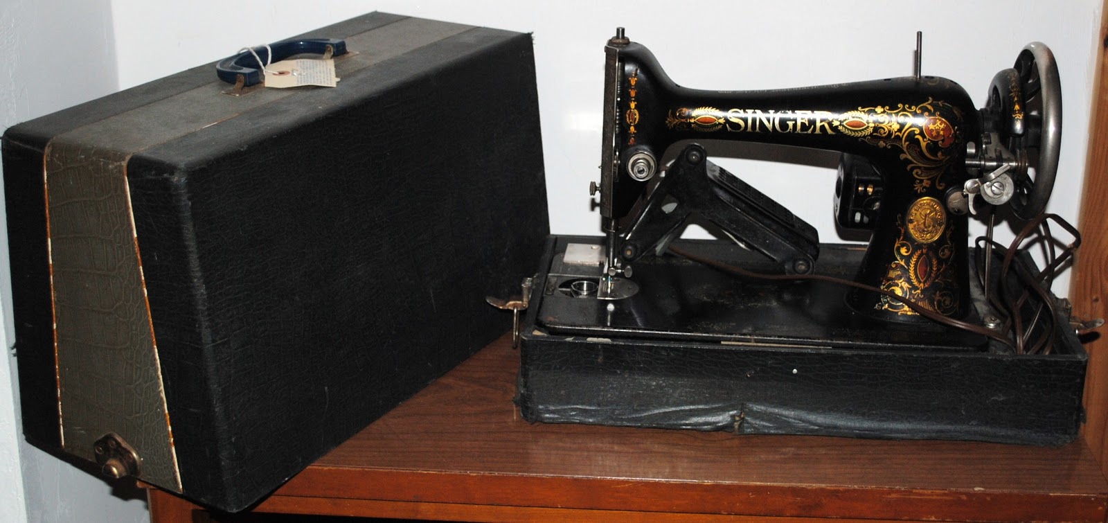 Green Bunny Antiques: Singer Red Eye Model Sewing Machine