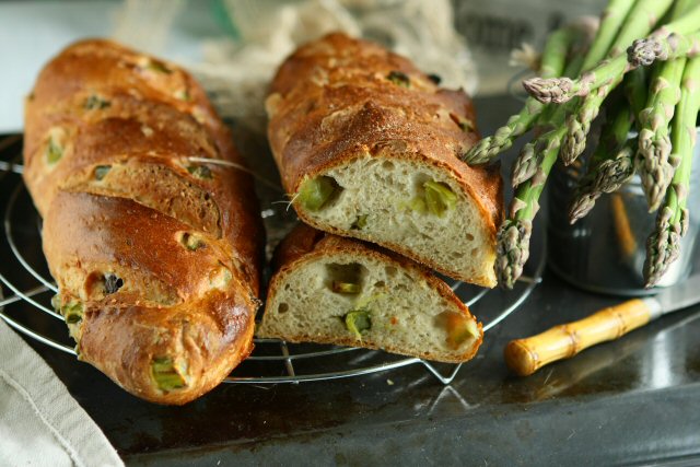 Asparagus Baton Bread with Sesame Seeds