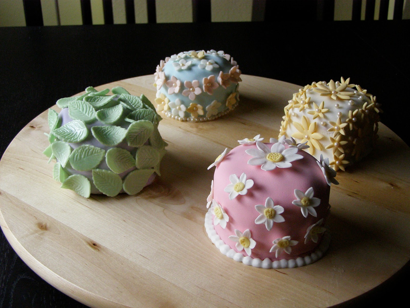 El mundo de las Tartas Fondant: Como modelar una flor de varias formas ...