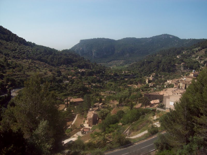 Walk Report - Sunshine meanders - Teix and the Archduke's path ...