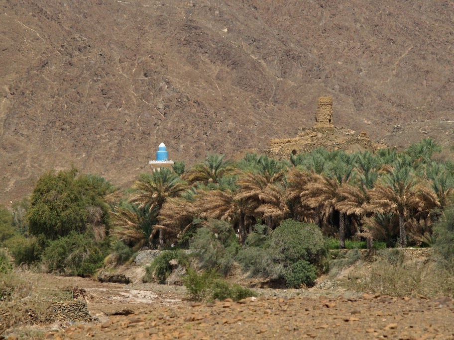 Weekend Trip to Wadi Dham, Oman, with Volvo XC-90 | Weekend ideas for ...