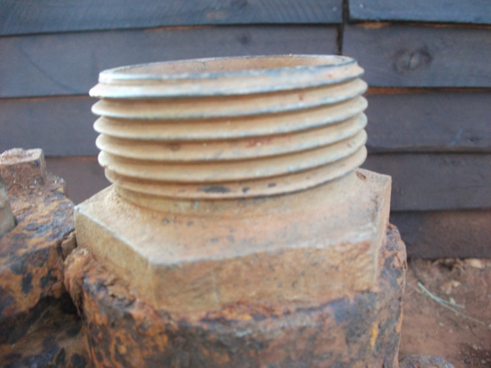 Hydrants: Fire hydrant types with illustration of threading