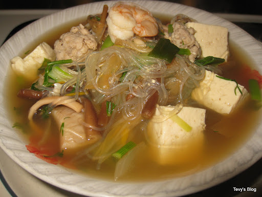 Welcome to Tevy's Kitchen: Bean Thread noodle Soup (Sgno Mee Sur)