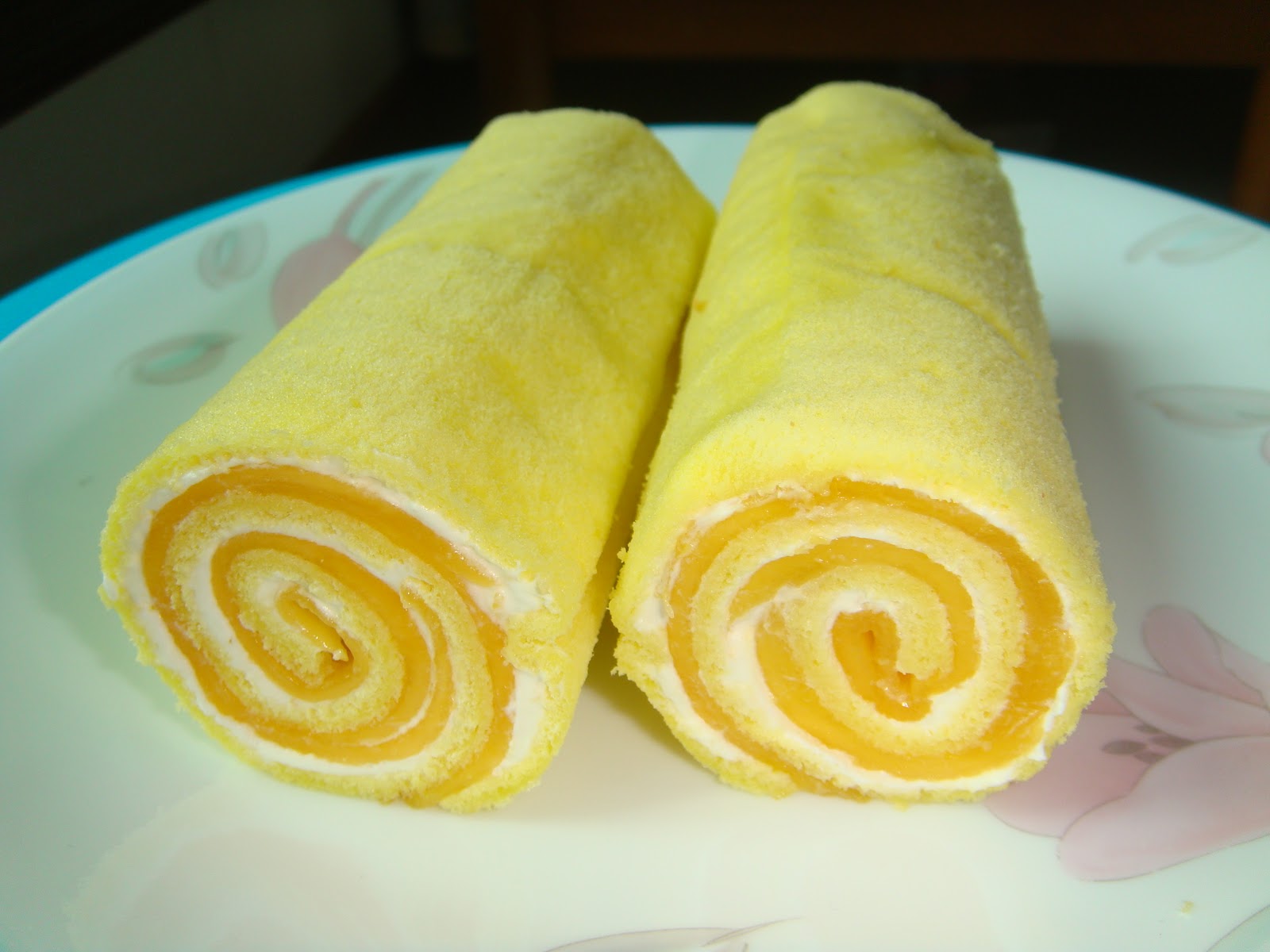 Yummy Baking: Mini Fresh Mango Swiss Roll