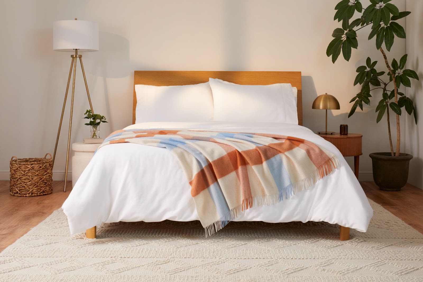 Throw vs. Blanket: What's the Difference? | Casper Throw vs. Blanket: What's the Difference? | Casper