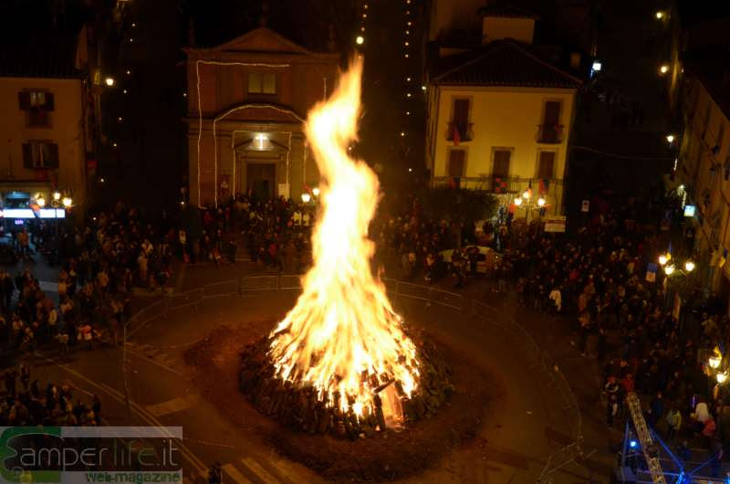 Week end in camper: La festa del Sacro Fuoco di Sant'Antonio Abate a ... Week end in camper: La festa del Sacro Fuoco di Sant'Antonio Abate a ...