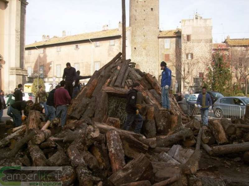 Week end in camper: La festa del Sacro Fuoco di Sant'Antonio Abate a ... Week end in camper: La festa del Sacro Fuoco di Sant'Antonio Abate a ...