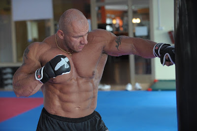 Central Training : Polish strong man Andrzej Zieleniecki