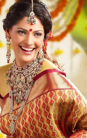 Model & Actress Saiyami Kher in saree | electrihot