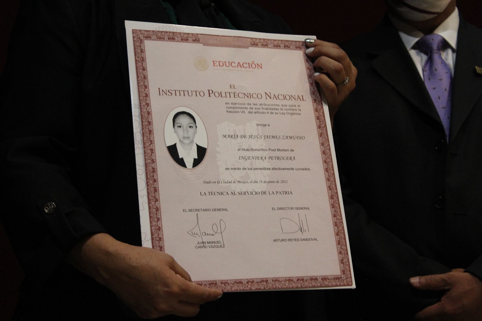 Ipn Entrega Título Póstumo A María De Jesús Víctima De Feminicidio Su